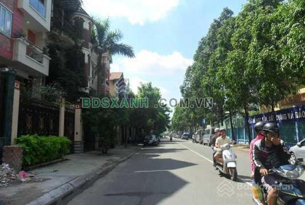 Xuất cảnh bán gấp căn nhà sống 20 năm ở MT Hoa Phượng đối diện nhà thi ...